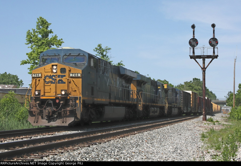 CSX 744 and train Q409